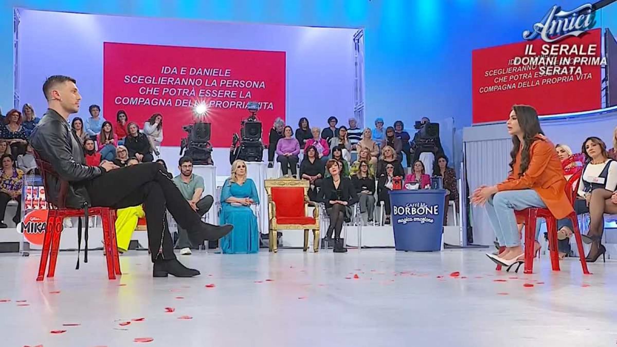 Uomini e Donne: Daniele chiama Beatriz in studio, la risposta della corteggiatrice di Brando