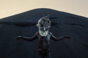 Augure - Ritorno alle origini, la recensione del film di Baloji ...