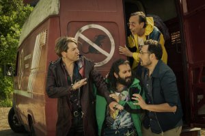 Falla girare 2 - Offline, la recensione del film di Giampaolo Morelli ...