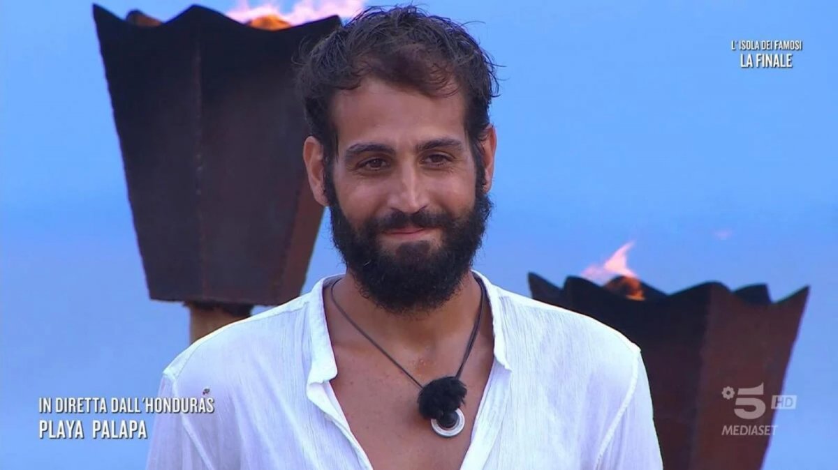Isola dei Famosi 2024, vince Aras Senol: dona il 50% del montepremi alla Fondazione Giulia ...