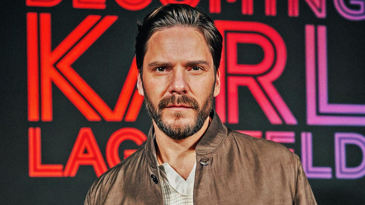 Becoming Karl Lagerfeld: la nostra intervista a Daniel Brühl - Movieplayer.it