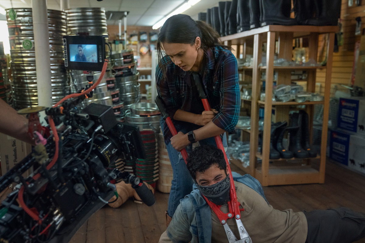 Ação de Jéssica Alba? Em vez de Trigger Warning, assista novamente Dark ...