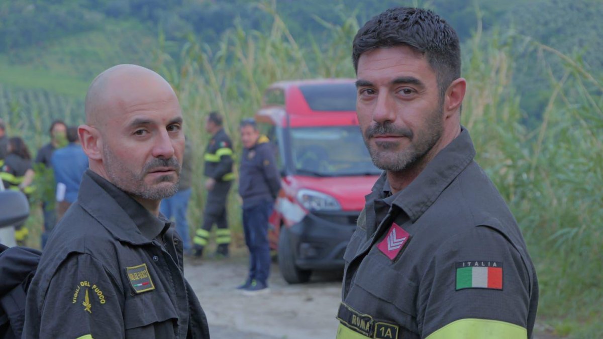 Gli elefanti e i Vigili del Fuoco: il corto da scoprire di Antonio Maria Castaldo - Movieplayer.it