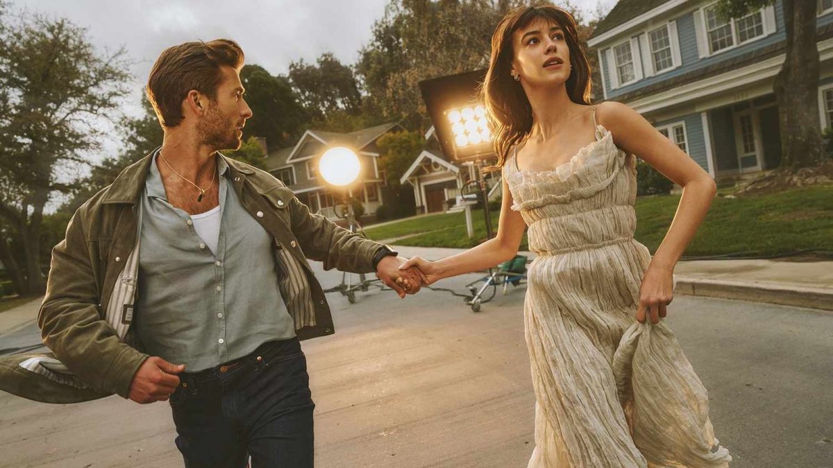Twisters: il bacio tra Glen Powell e Daisy Edgar-Jones tagliato... per ... Twisters: il bacio tra Glen Powell e Daisy Edgar-Jones tagliato... per ...
