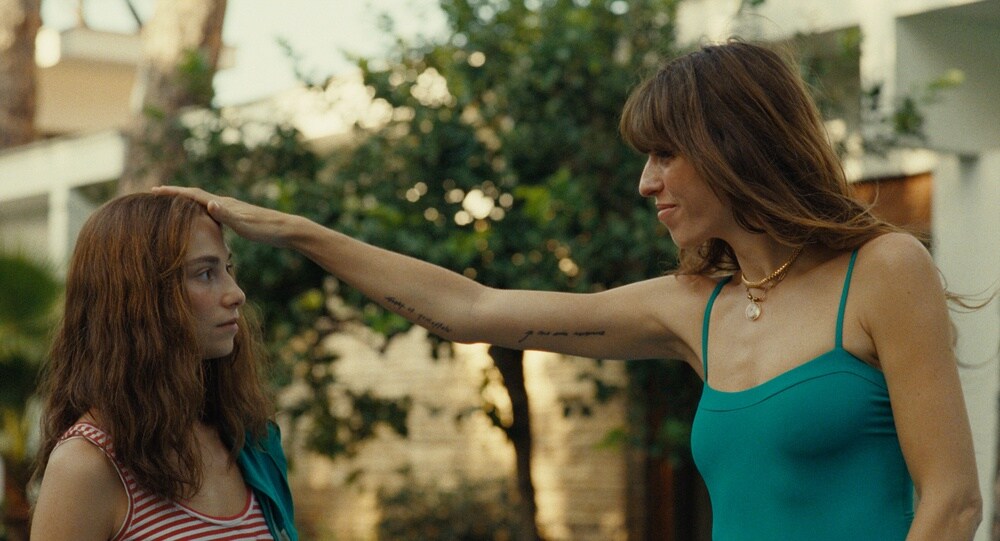 Quasi a casa: la nostra intervista alla regista Carolina Pavone ...