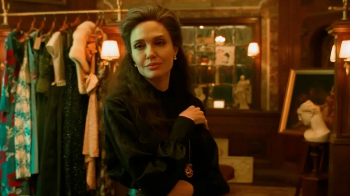 Angelina Jolie è Maria Callas nel primo teaser trailer del biopic Maria