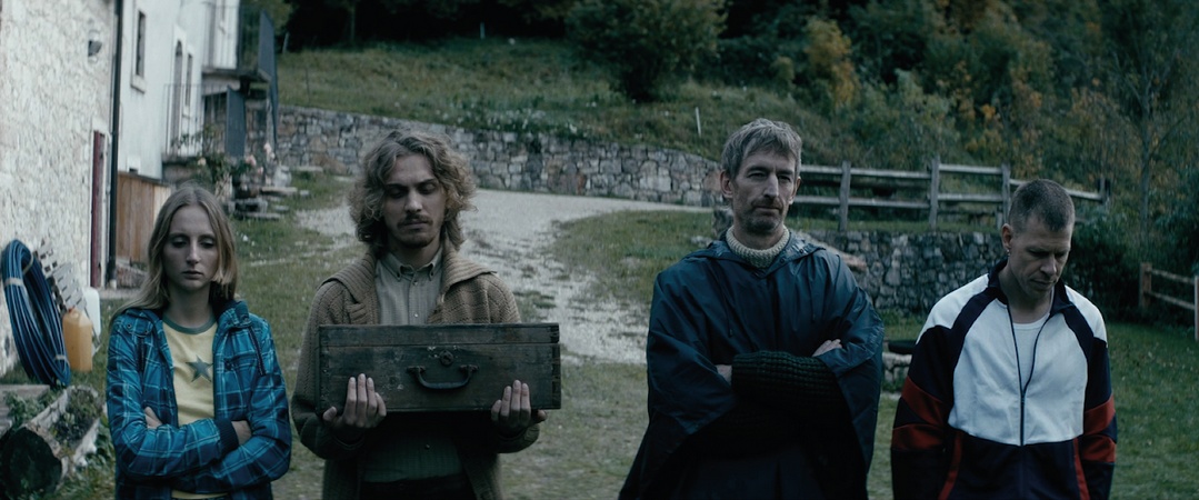 Squali: dietro le quinte del film con il regista Alberto Rizzi ...