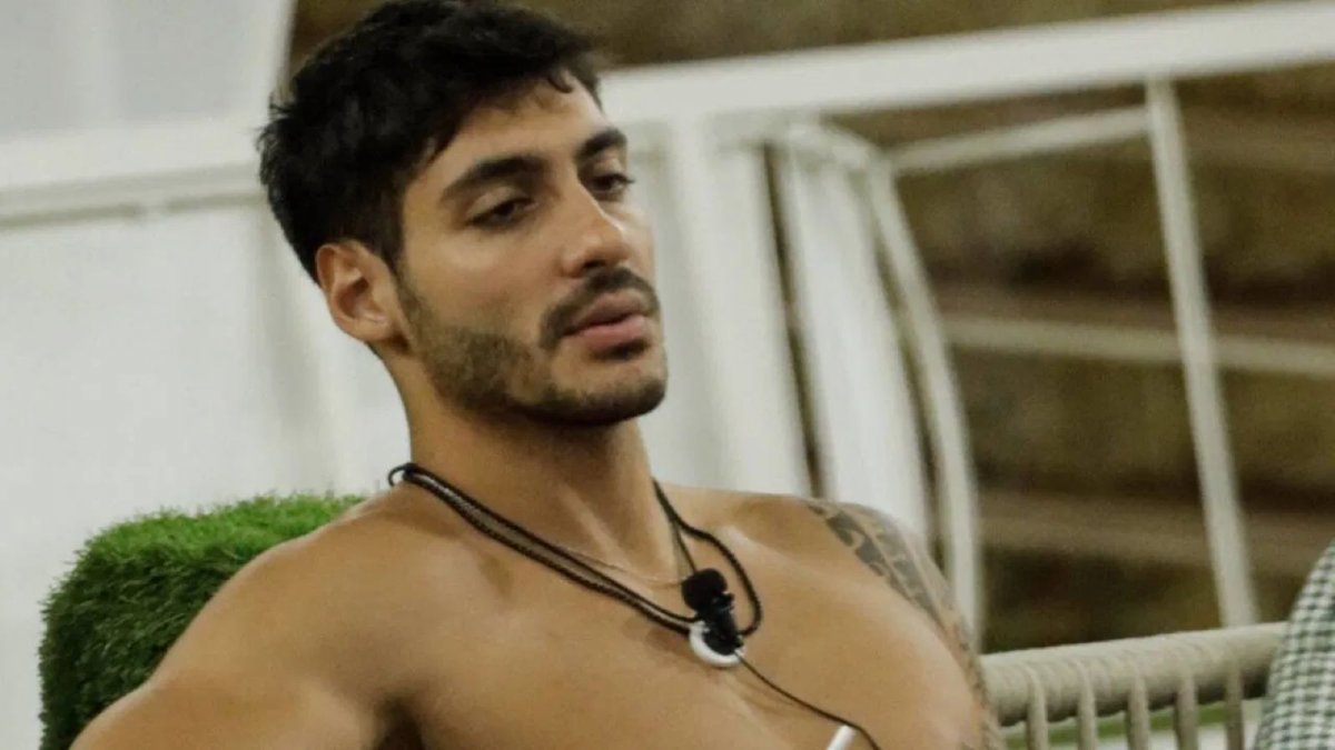 Javier Martinez del Grande Fratello su Helena Prestes: “Ci sto pensando ...