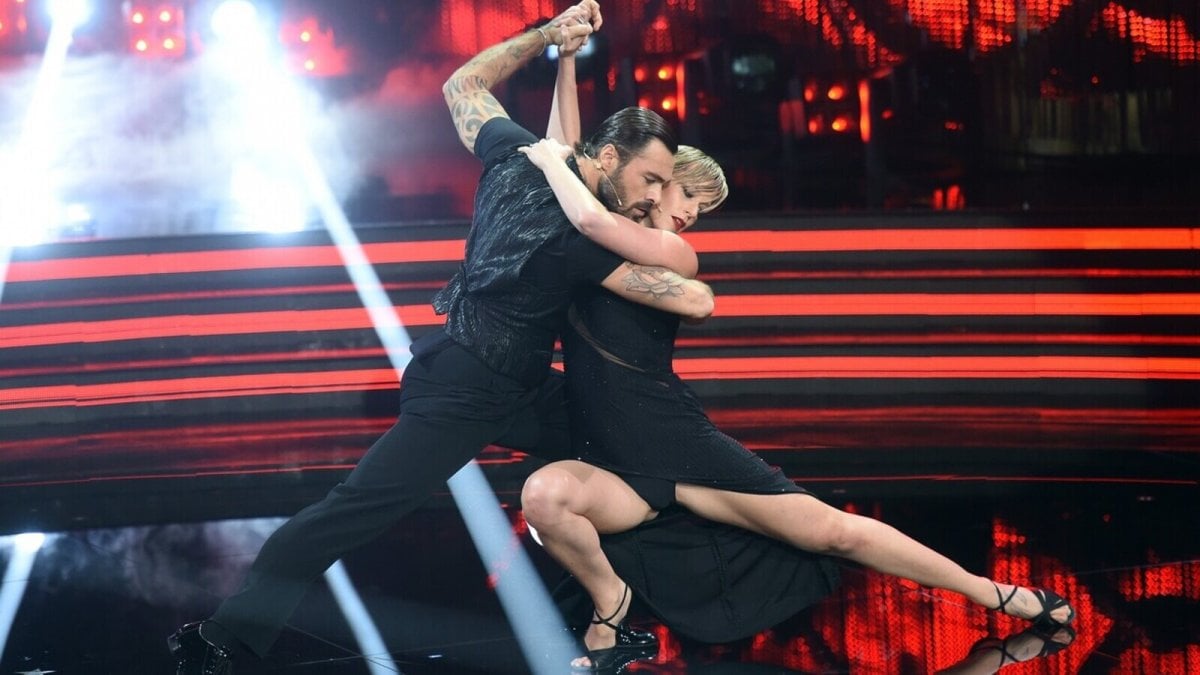 Ballando con le stelle 2024: le coppie, la classifica e l'ospite di stasera, sabato 23 novembre ...