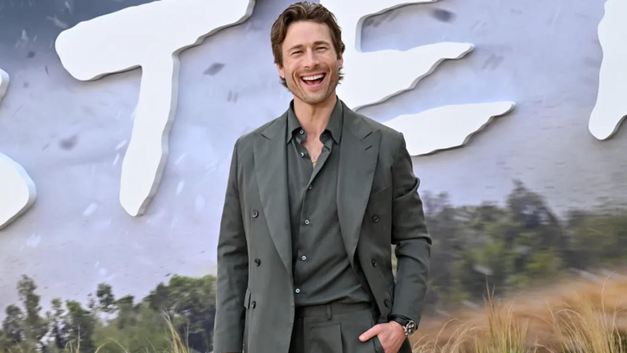 Glen Powell firma una commedia con Judd Apatow: tutti i dettagli del ...