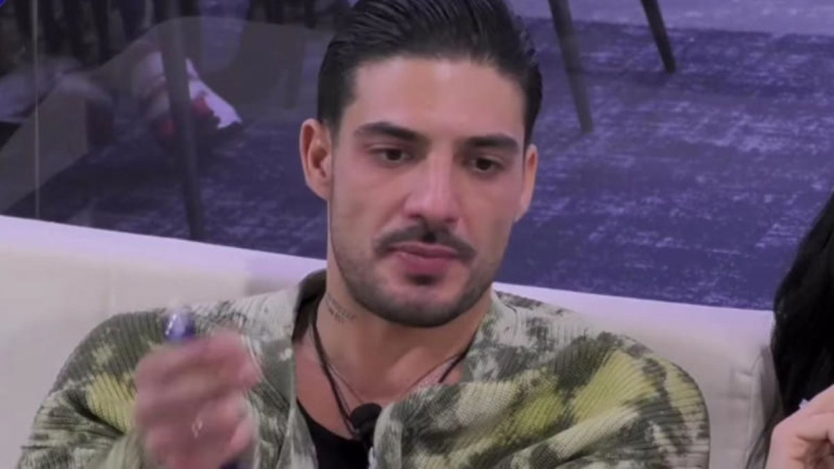 Grande Fratello, Lorenzo Spolverato e l'augurio shock di Capodanno a ...