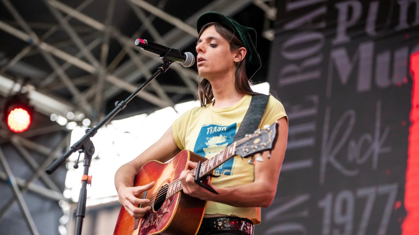 Topo Gigio e Lucio Corsi stasera insieme a Sanremo 2025, ma chi canterà ...