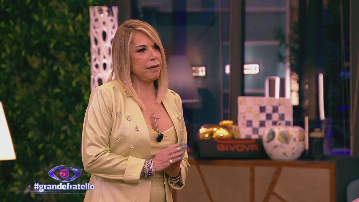 Anna Pettinelli travolge il Grande Fratello: difende Stefania Orlando ...