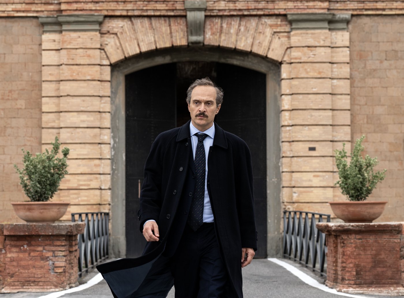 Il nibbio, la recensione del film con Claudio Santamaria su Nicola Calipari