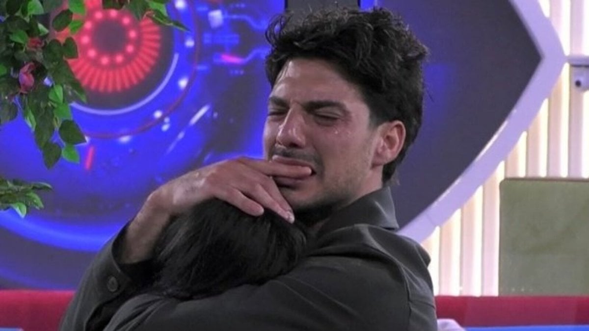 Grande Fratello, Lorenzo e Shaila fanno pace tra lacrime e baci ...