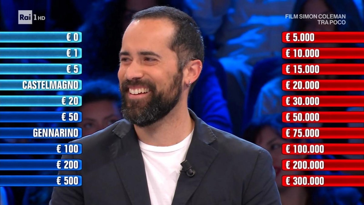 Affari Tuoi, Enrico dal Piemonte si "accontenta" di 30.000 euro per amore