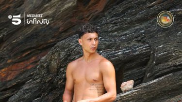 L'Isola dei Famosi 2025: fuoco rubato, Mirko Frezza viola il ...