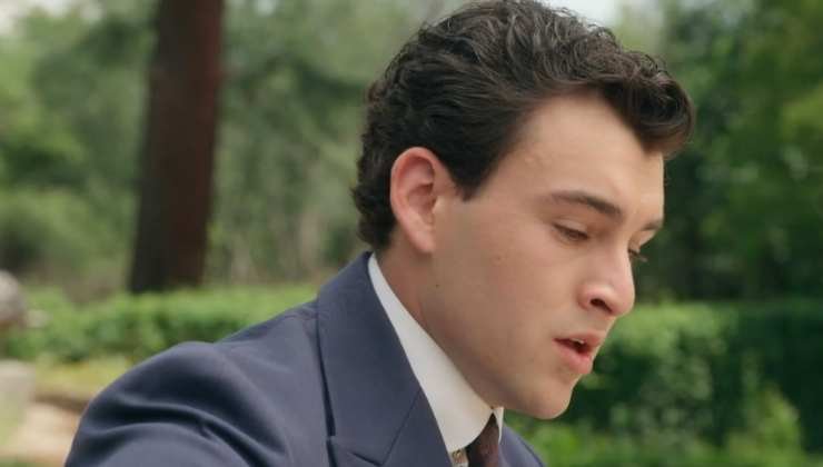 La Promessa anticipazioni 13 giugno: Manuel torna alla tenuta e riabbraccia Jana, Santos si ...