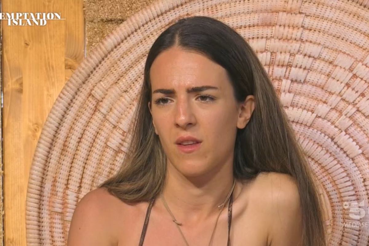 Temptation Island: Sonia distrutta dal tradimento di Simone con Rebecca. È falò immediato