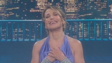 Ballando con le Stelle: Barbara D’Urso, debutta con rumba, lacrime e un “vaffa” a Selvaggia ...
