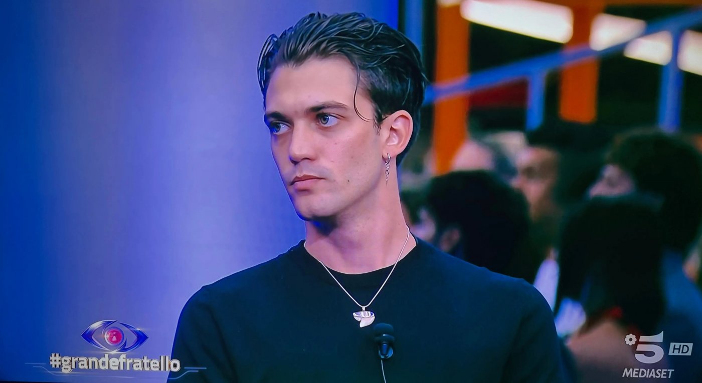 Grande Fratello, Anita festeggia il compleanno: il regalo di Jonas ...