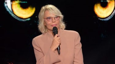 Maria De Filippi a Belve si commuove ricordando Maurizio Costanzo. ecco ...