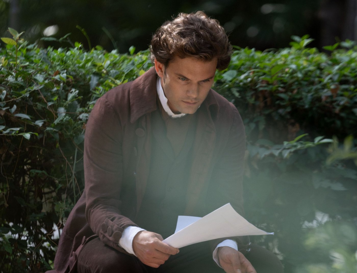 Leopardi & Co, recensione del film con Jeremy Irvine - Movieplayer.it