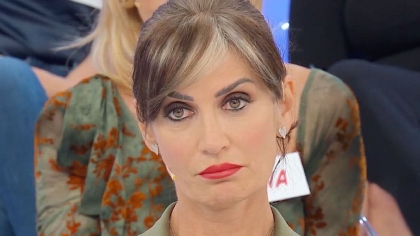 Uomini e Donne: Gemma lascia lo studio in lacrime dopo lo scontro con Tinì