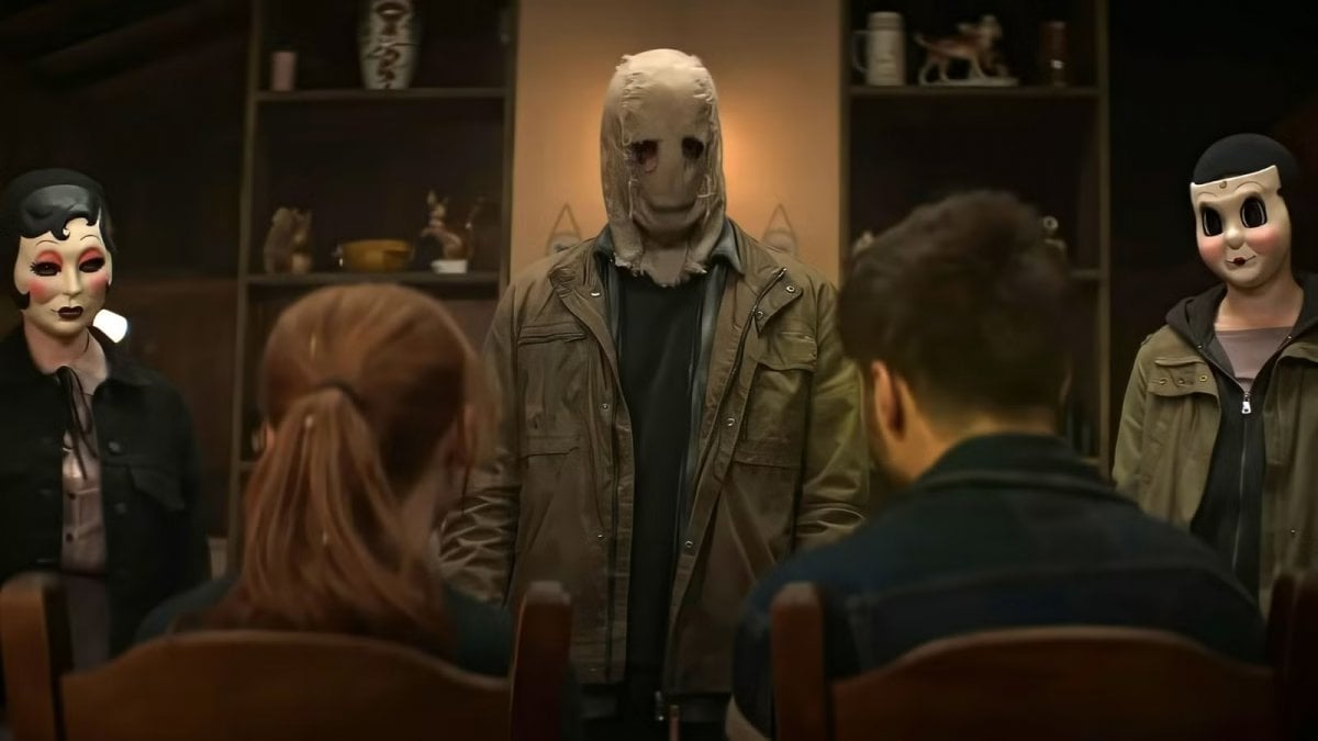 The Strangers – Chapter 3: il trailer ribalta l’intera trilogia horror ...