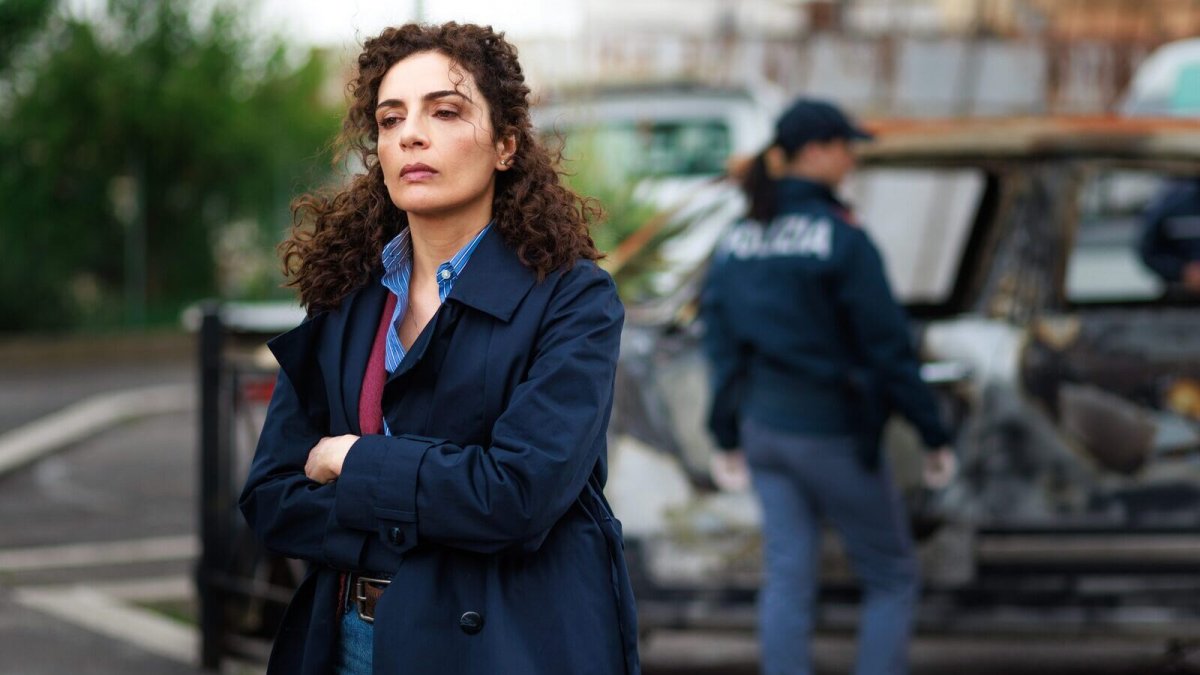 A testa alta e Sabrina Ferilli tornano stasera su Canale 5: le ...