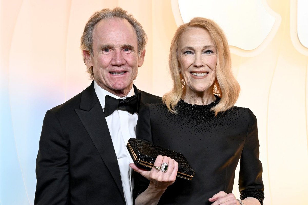 Catherine O'Hara, chi è il marito Bo Welch conosciuto sul set di ...